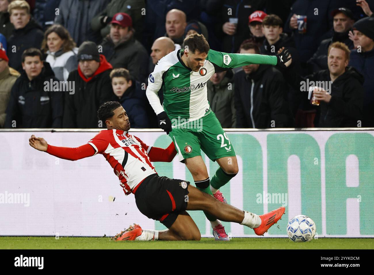 EINDHOVEN - (l-r) Ryan Flamingo of PSV Eindhoven, Santiago Gimenez of Feyenoord during the Dutch ...