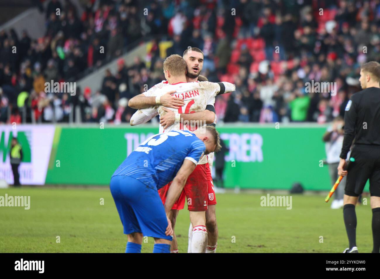 Rasim Bulic (SSV Jahn Regensburg, 5), Louis Breunig (SSV Jahn ...