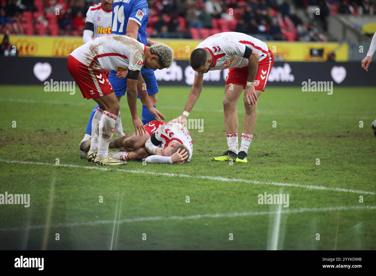 5 Matej Maglica (Darmstadt 1898 e.V., 5), Louis Breunig (SSV Jahn ...