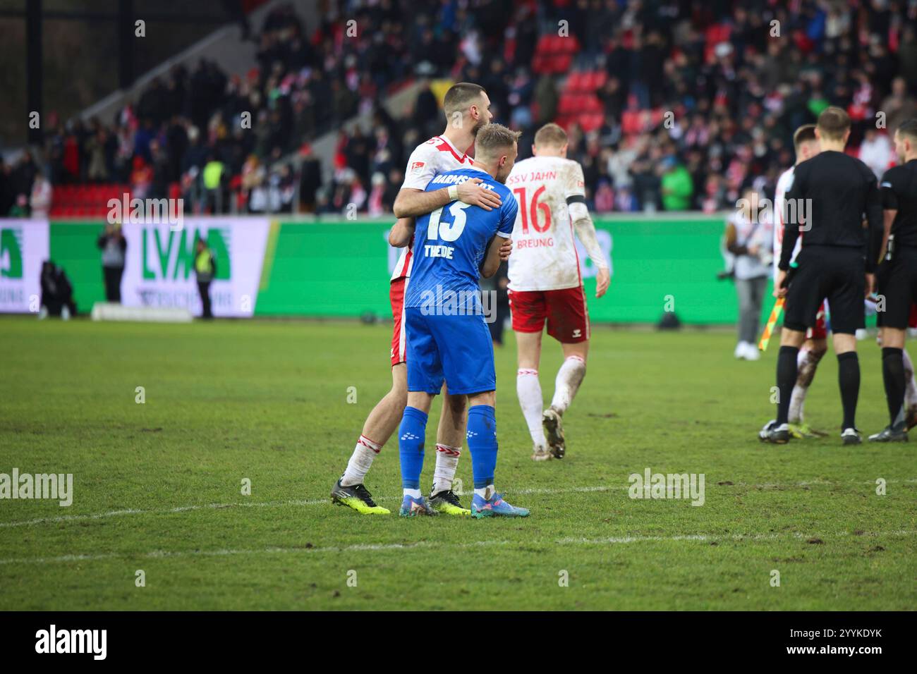 Marco Thiede (Darmstadt 1898 e.V., 13), Rasim Bulic (SSV Jahn ...