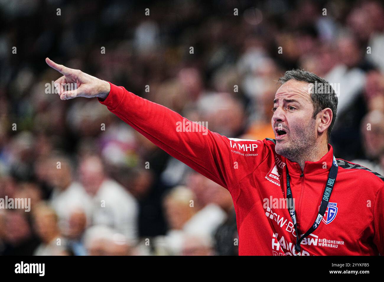 Iker Romero (SG BBM Bietigheim Trainer) GER, THW Kiel vs. SG BBM ...