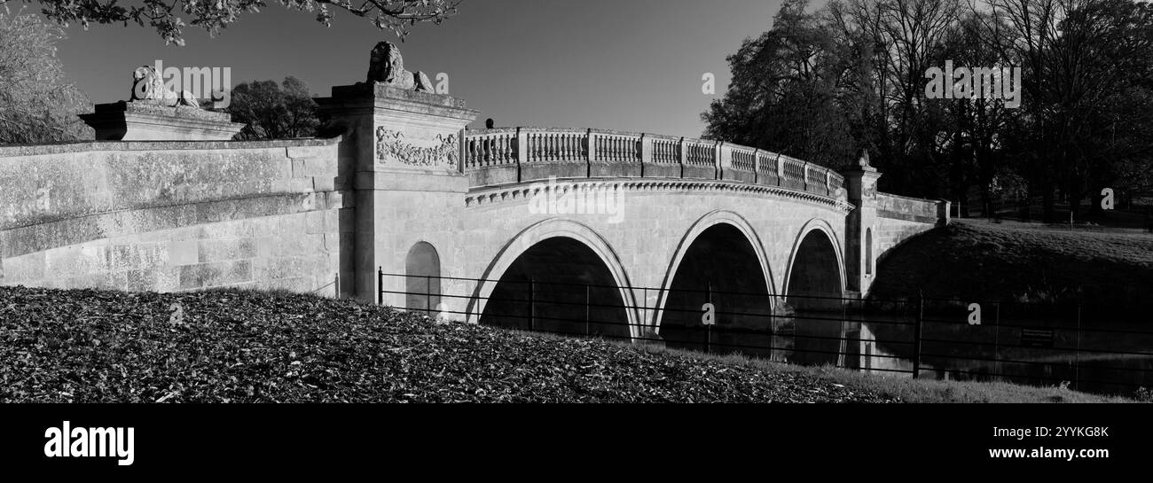 Elizabethan house gate Black and White Stock Photos & Images - Alamy