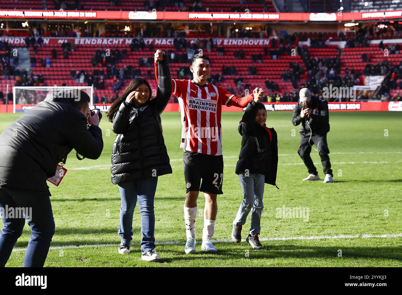 EINDHOVEN - Hirving Lozano of PSV Eindhoven says goodbye to PSV with ...