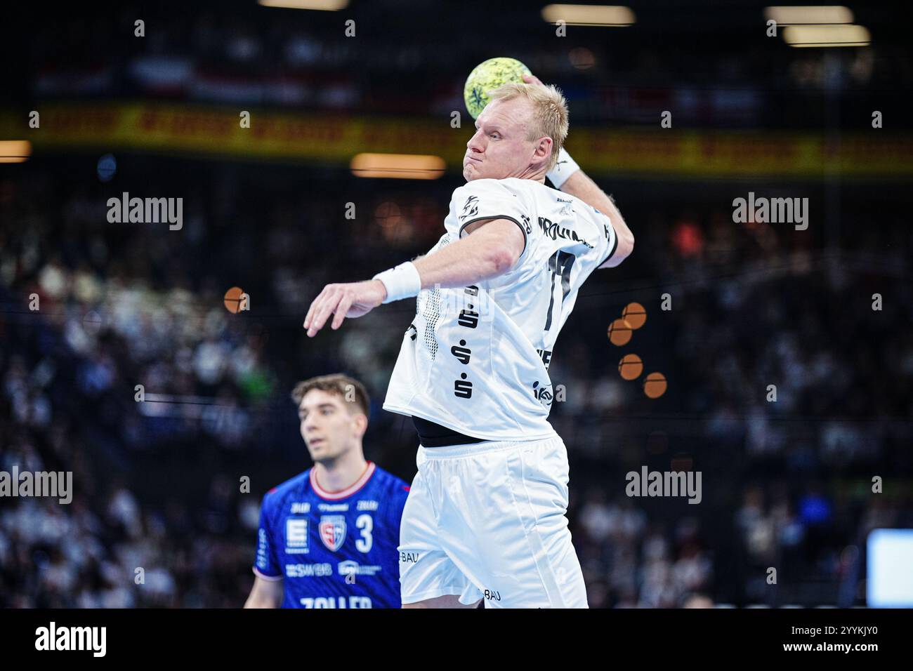 Wurf/Tor Patrick Wiencek (THW Kiel, #17) GER, THW Kiel vs. SG BBM ...