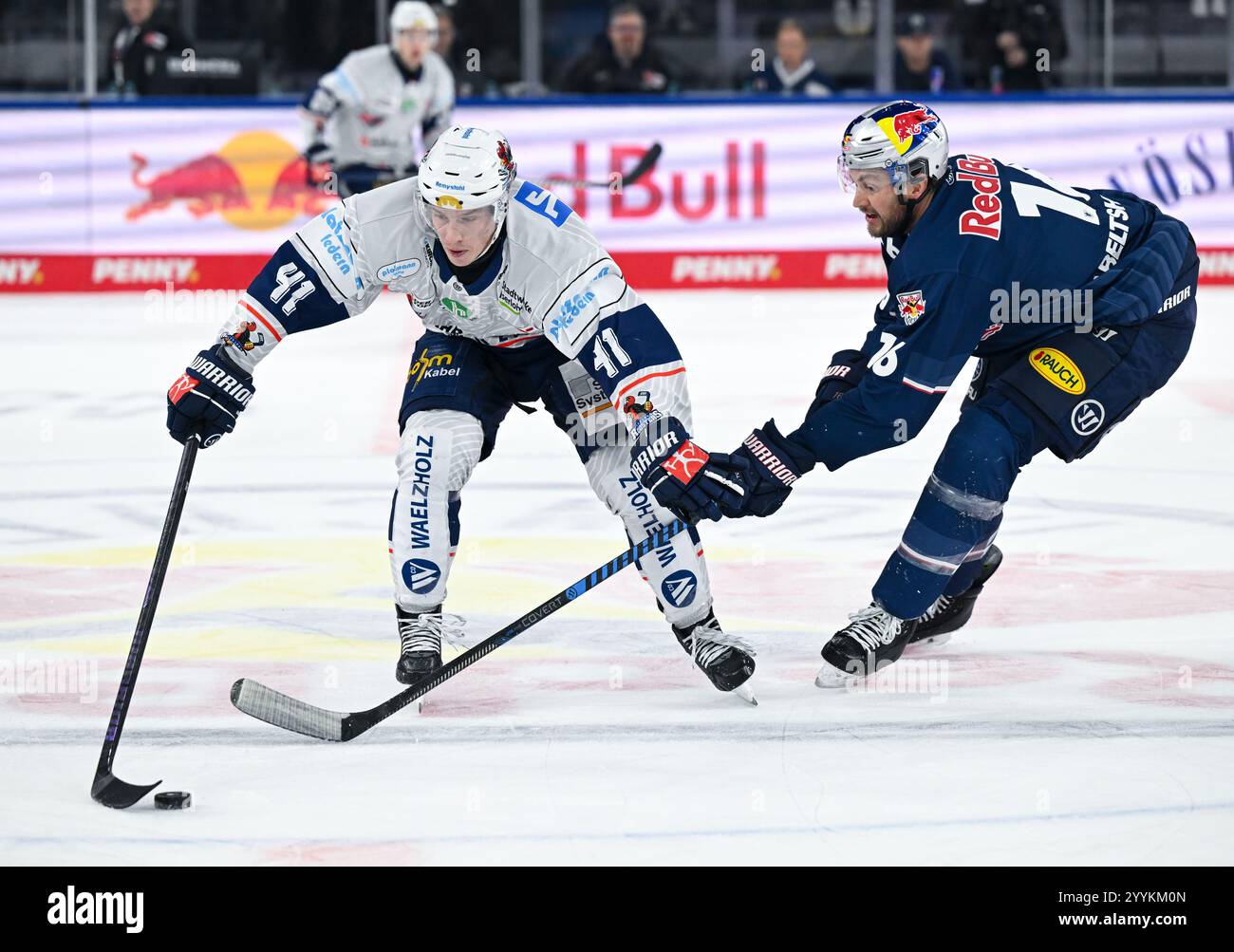22 December 2024, Bavaria, Munich: Ice hockey: DEL, EHC Red Bull Munich ...