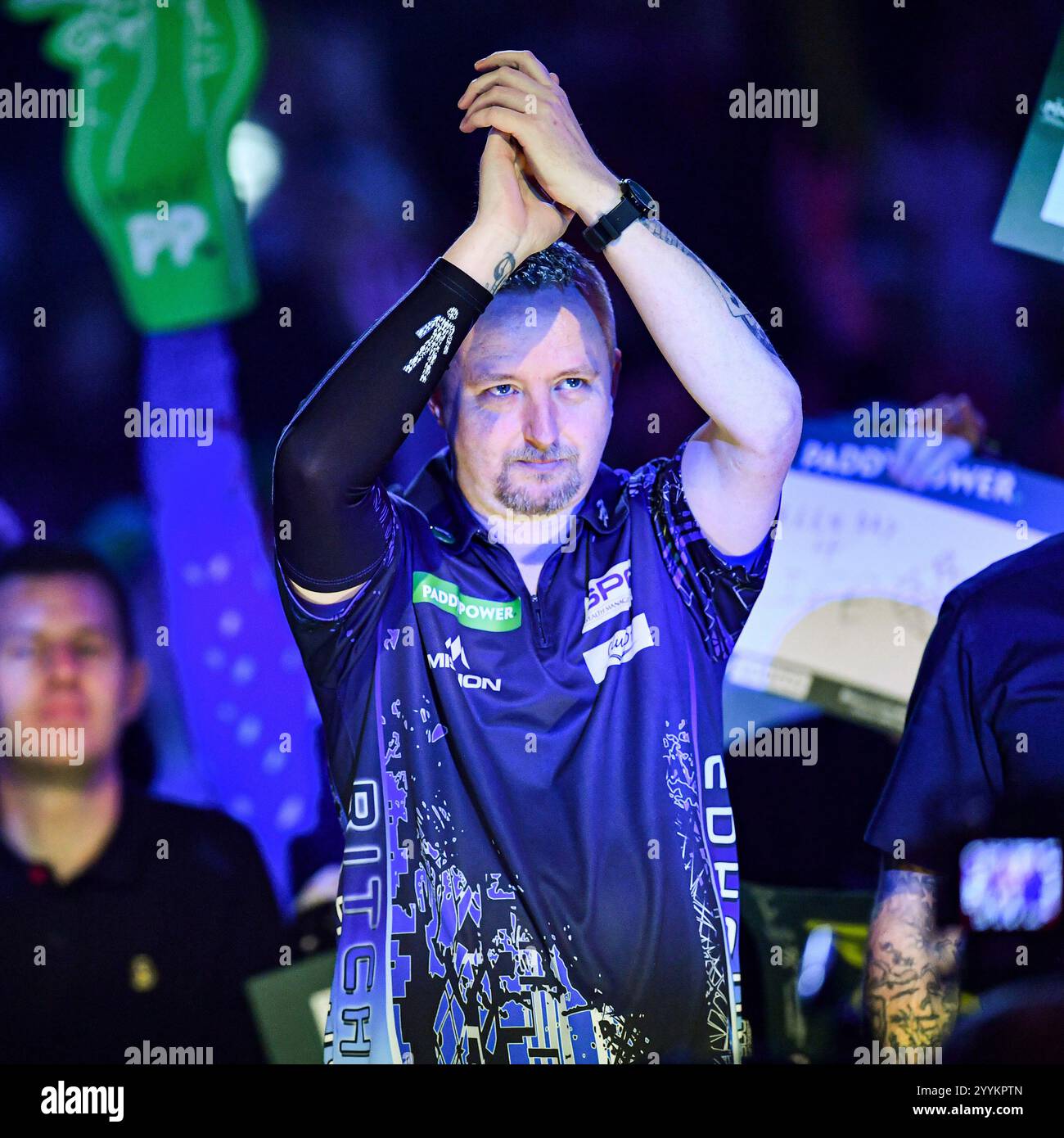 Alexandra palace darts crowd 2024 hi-res stock photography and images ...