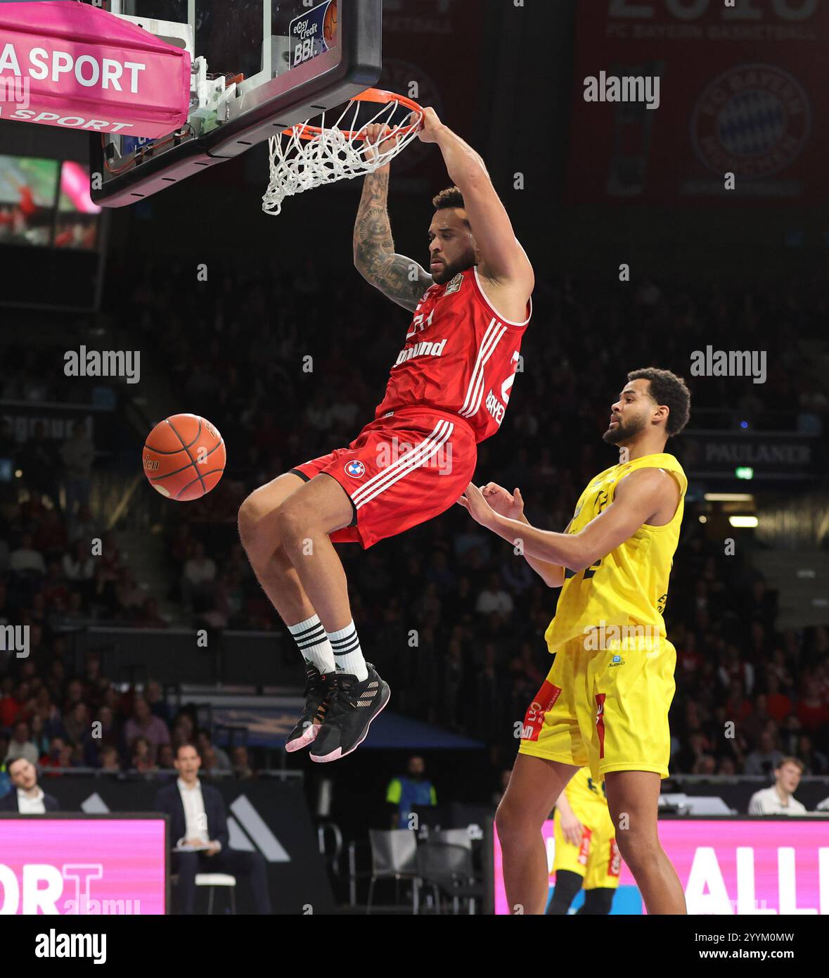 Elias Harris (FC Bayern Basketball, #20) punktet. GER, FC Bayern ...