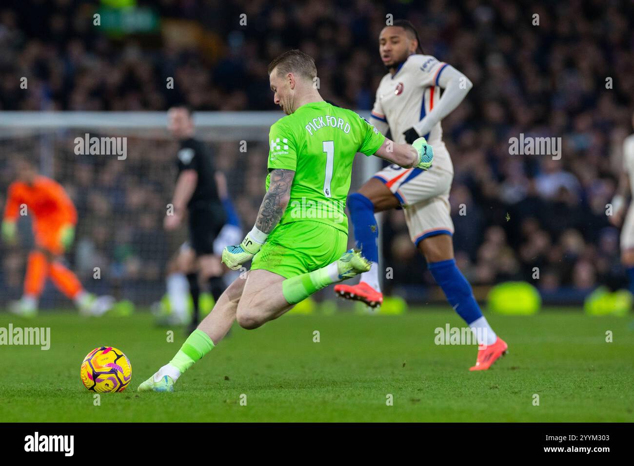 Jordan Pickford #1 (GK) of Everton F.C. during the Premier League match ...