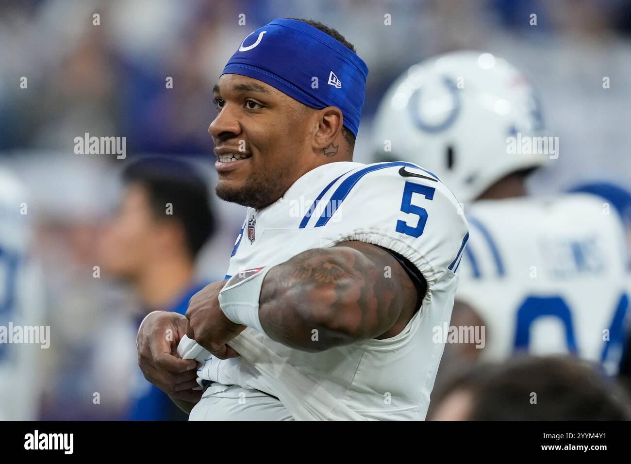 Indianapolis Colts quarterback Anthony Richardson (5) warms up before ...