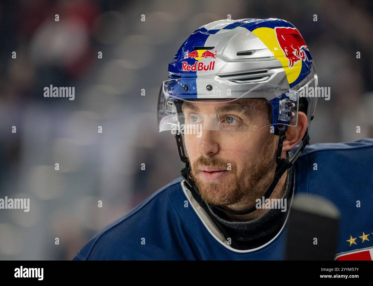 Jonathan Blum (EHC Red Bull Muenchen, #24) sorgte mit seinem Tor fuer ...