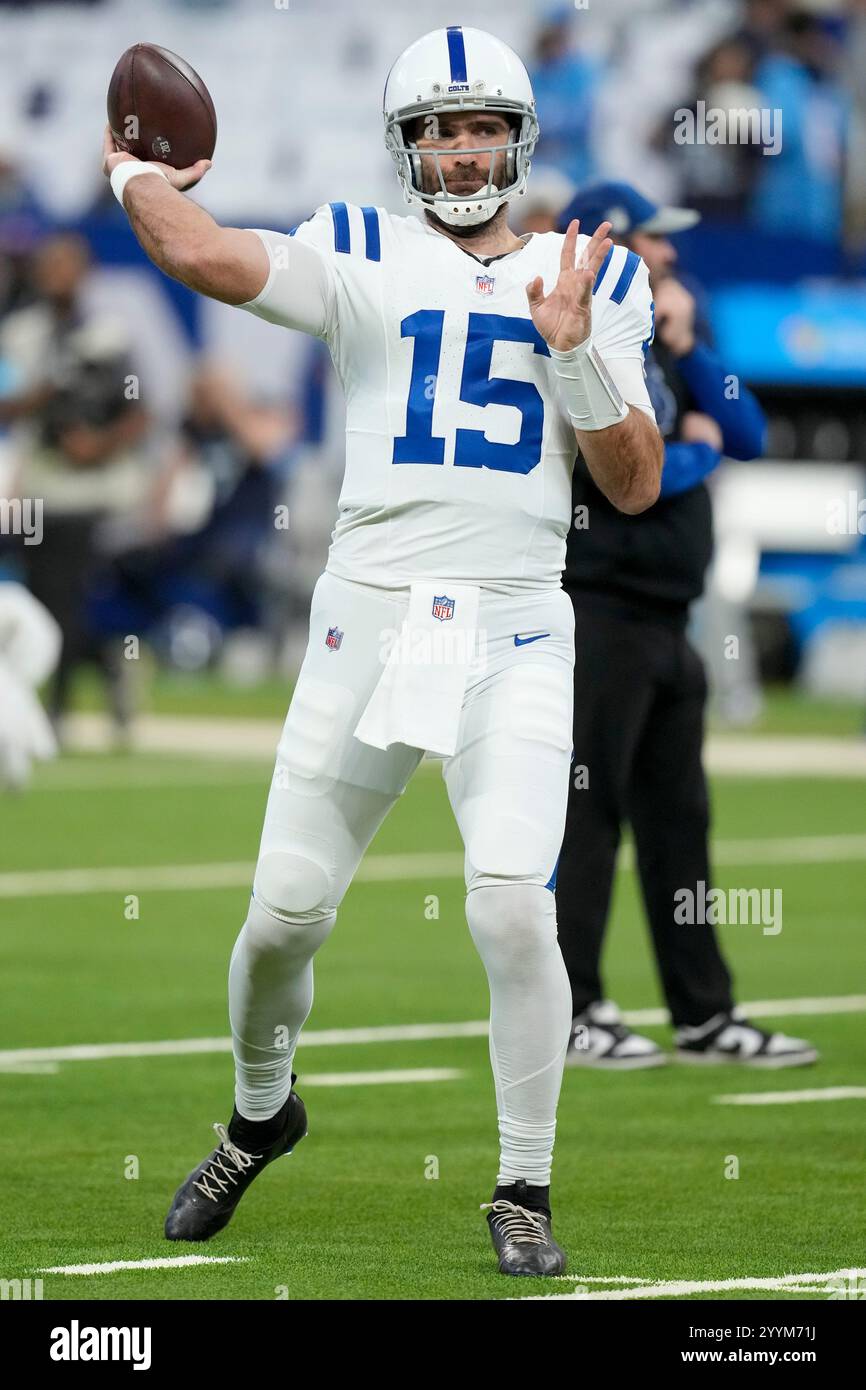 Indianapolis Colts quarterback Joe Flacco (15) warms up before an NFL ...