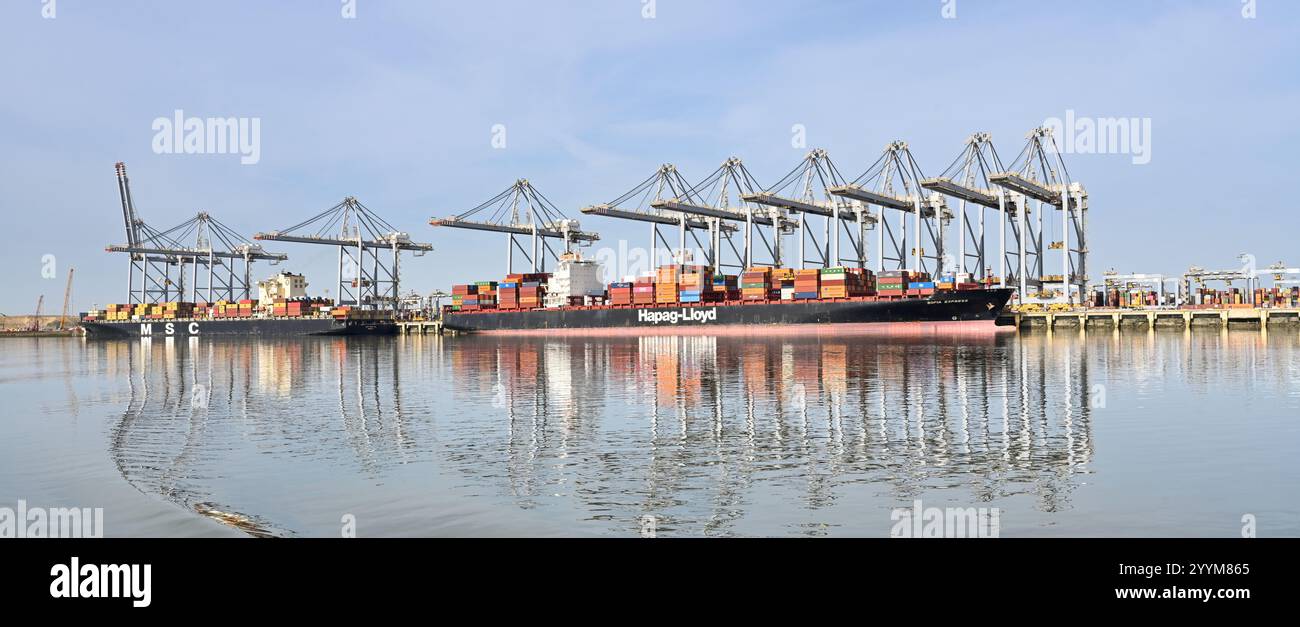 Loading and unloading docks hi-res stock photography and images - Alamy