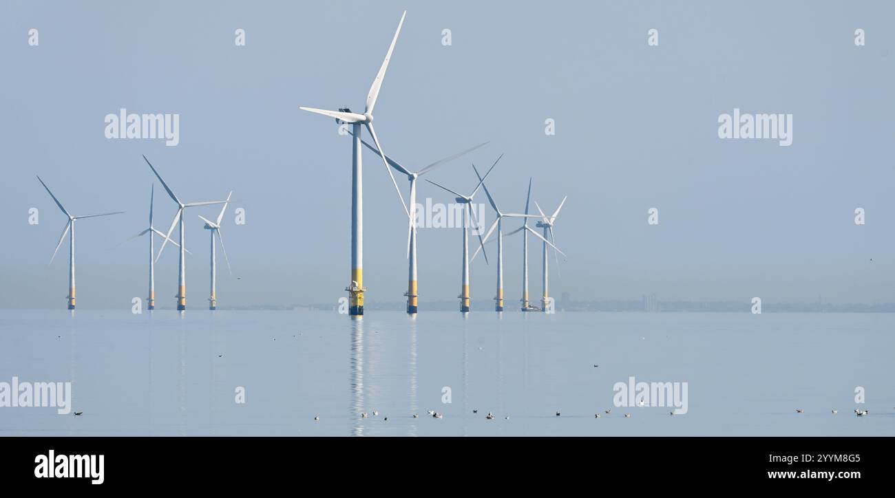 Wind Turbines in the Thames Estuary off Southend Stock Photo - Alamy