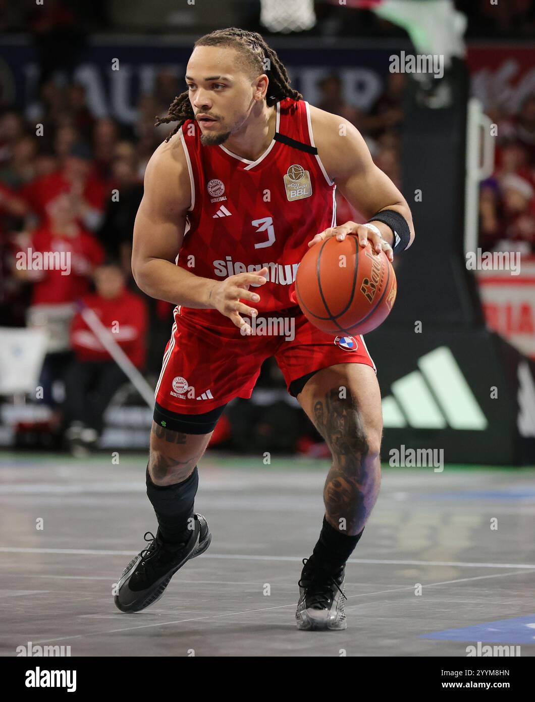 Carsen Edwards (FC Bayern Basketball, #3) mit Ball. GER, FC Bayern ...