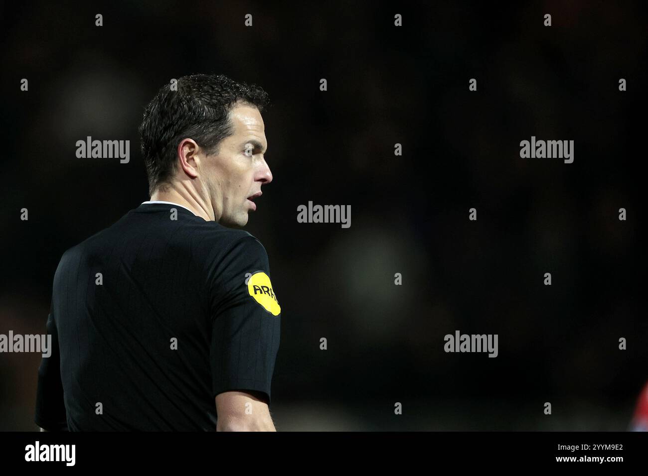TILBURG - Referee Richard Martens during the Dutch Eredivisie match ...