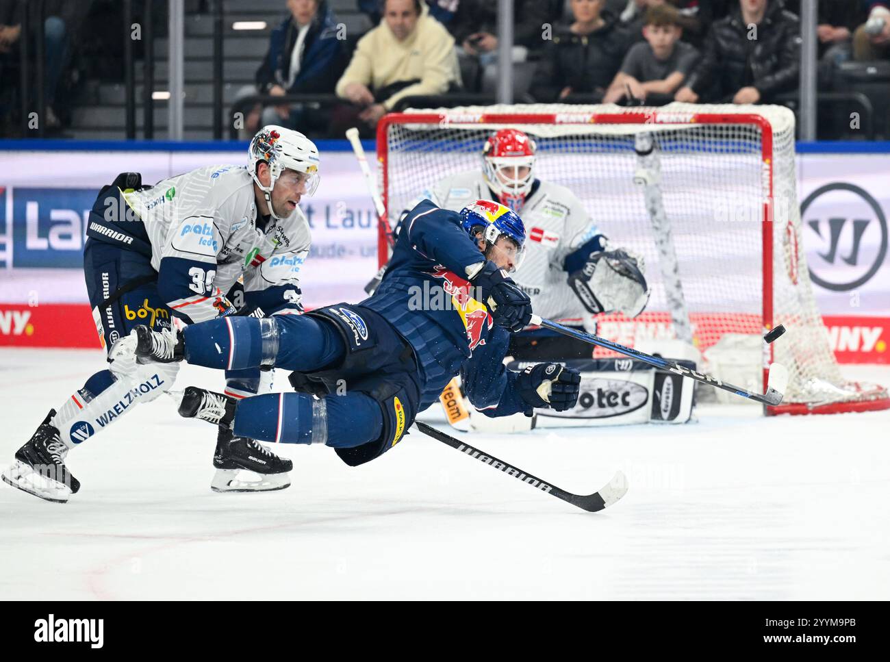 Munich, Germany. 22nd Dec, 2024. Ice hockey: DEL, EHC Red Bull Munich ...