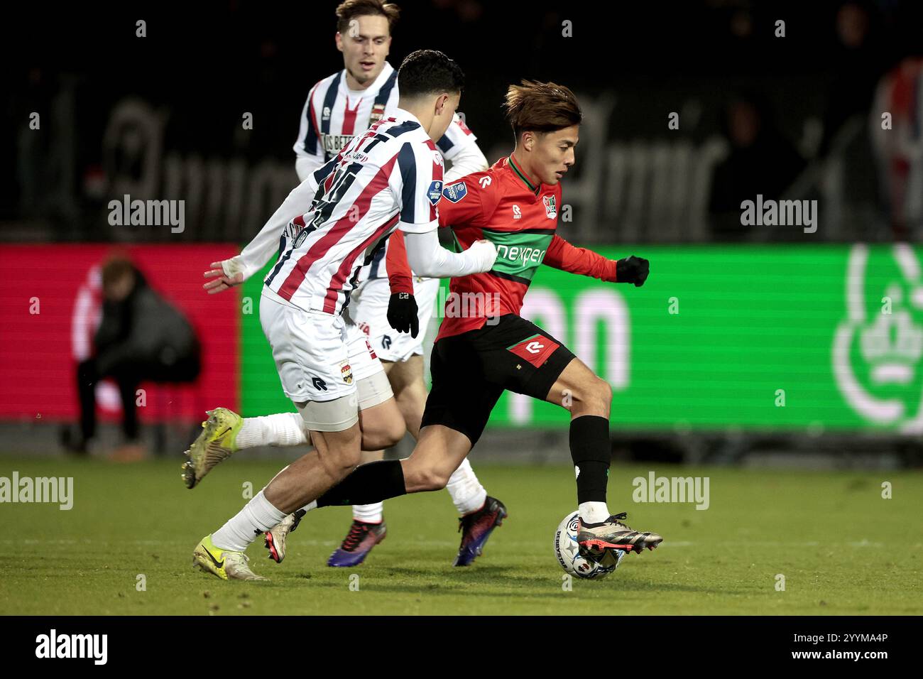 TILBURG - (l-r) Amine Lachkar of Willem II, Kodai Sano of NEC Nijmegen ...