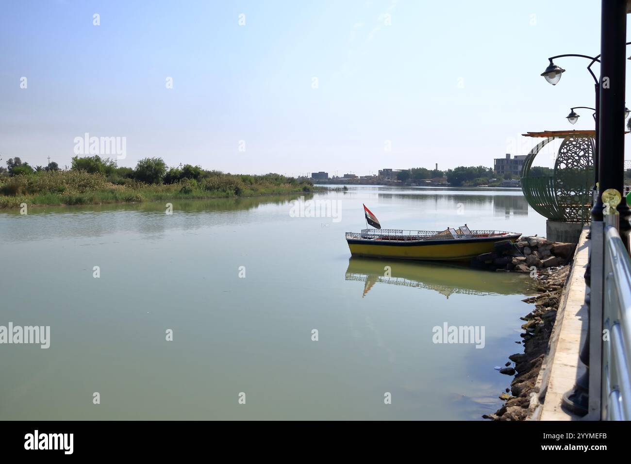 Tigris river at the Euphrates and Tigris confluence, Shatt al-Arab, Al ...
