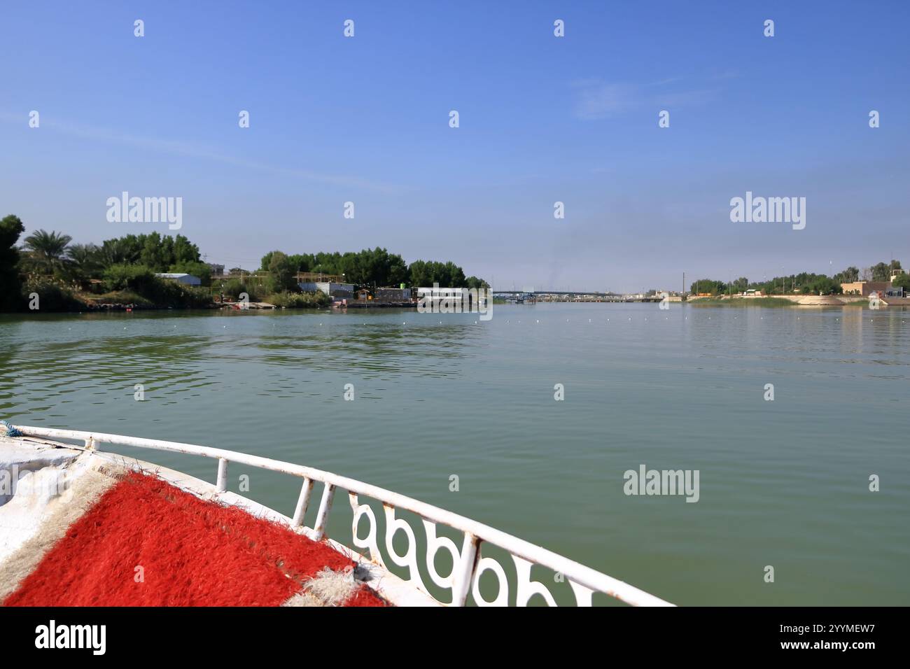 Euphrates river at the Euphrates and Tigris confluence, Shatt al-Arab ...