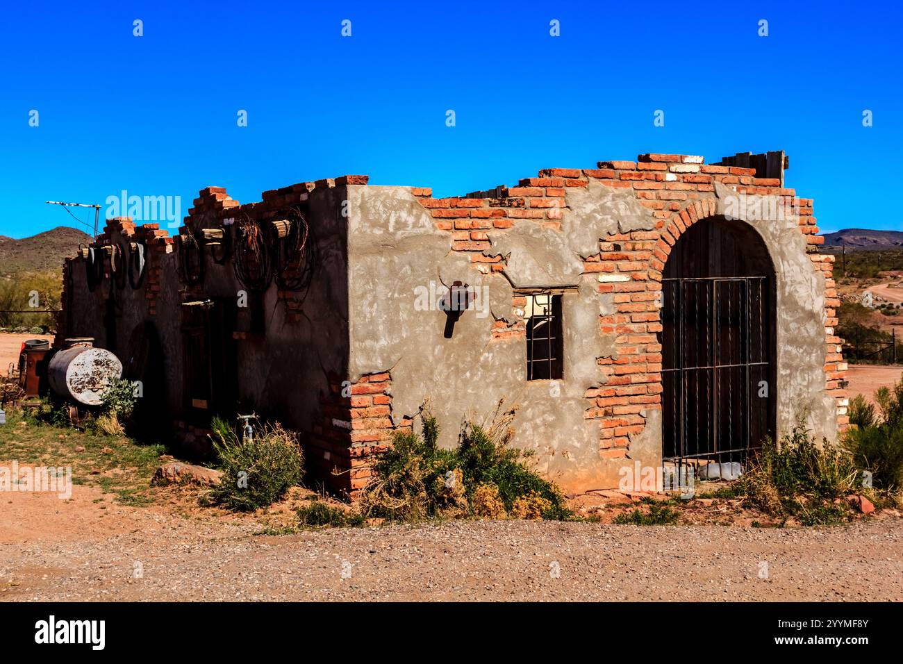 Large medieval structure hi-res stock photography and images - Alamy