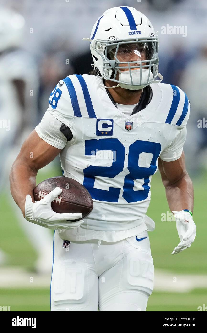 Indianapolis Colts running back Jonathan Taylor (28) warms up before an ...