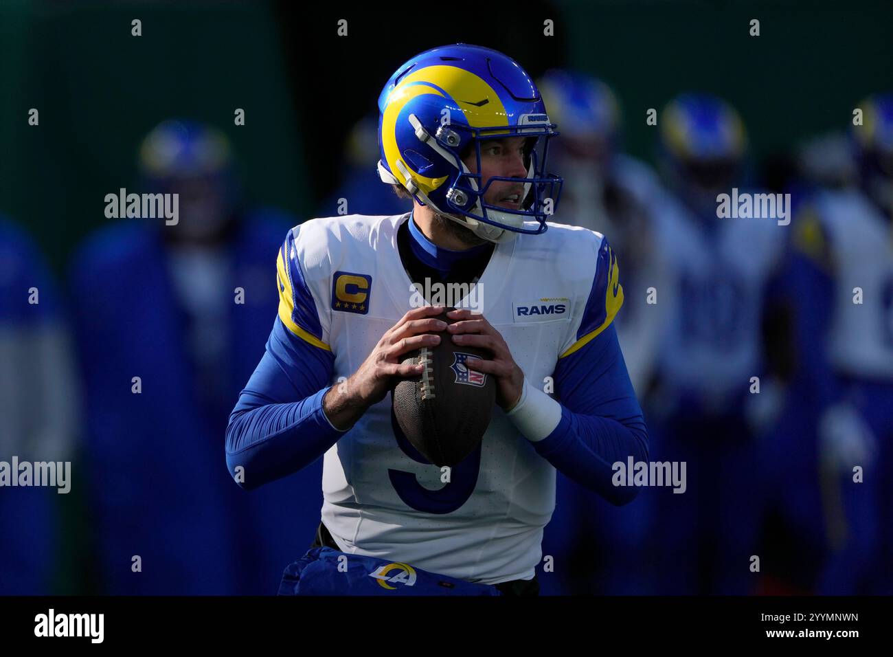 Los Angeles Rams quarterback Matthew Stafford (9) drops back to pass ...
