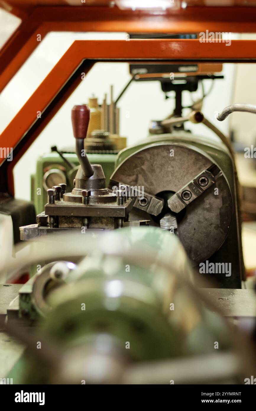 Old conventionnal lathe in a mechanical workshop Stock Photo - Alamy