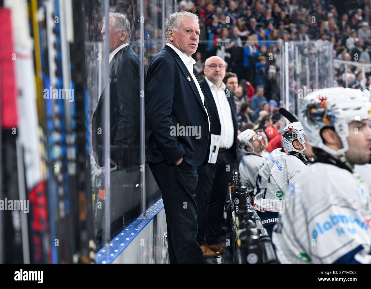Munich, Germany. 22nd Dec, 2024. Ice hockey: DEL, EHC Red Bull Munich ...