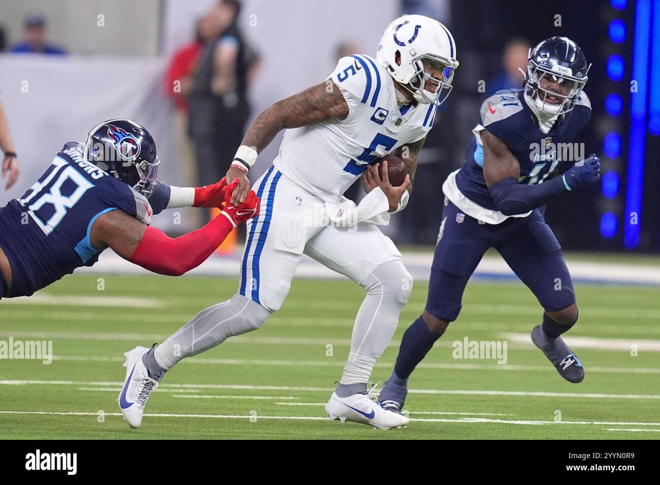Indianapolis Colts quarterback Anthony Richardson (5) runs the ball ...