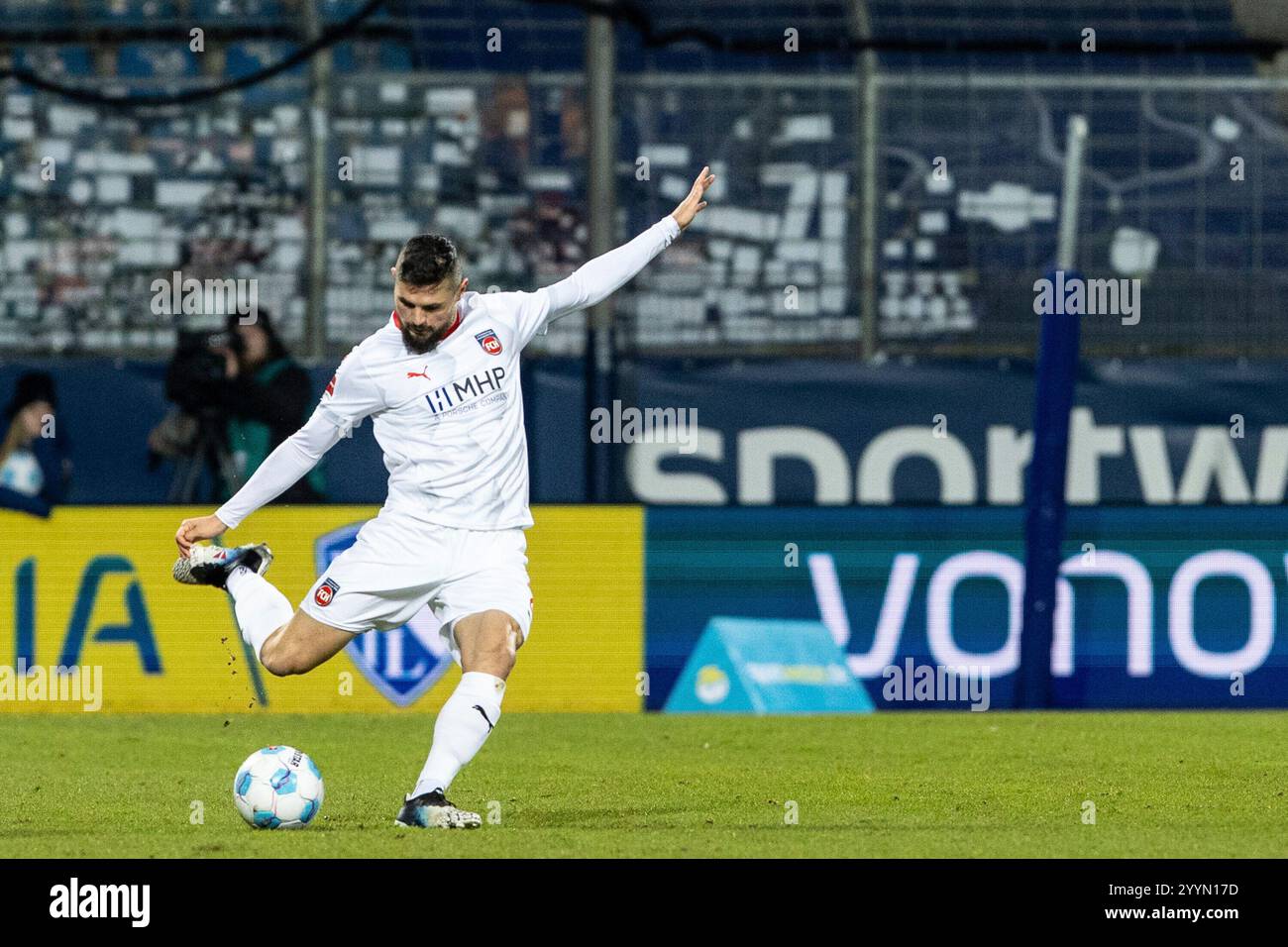 Marnon Busch (FC Heidenheim, 2) 1. Fu?ball Bundesliga: VfL Bochum - FC ...