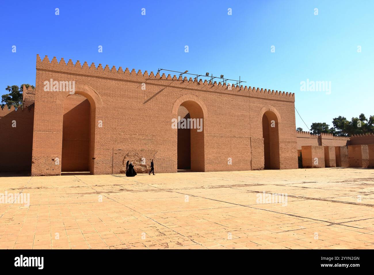 Entrance to the ancient city of babylon hi-res stock photography and ...