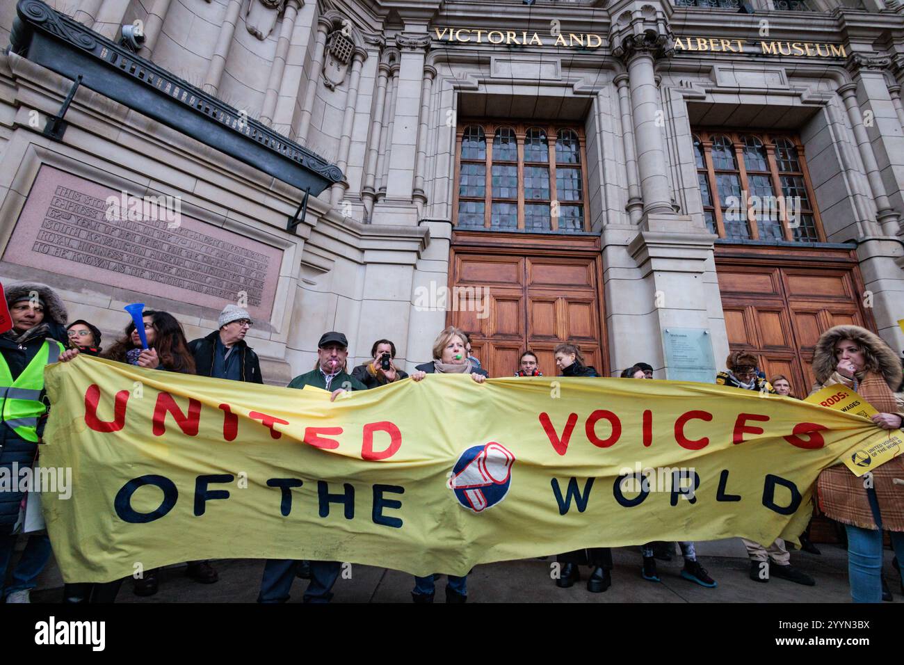 London, UK. 21st December, 2024. Striking security guards from the ...