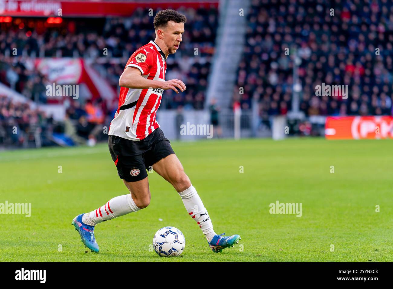 EINDHOVEN, NETHERLANDS - DECEMBER 22: Ivan Perisic of PSV in action ...
