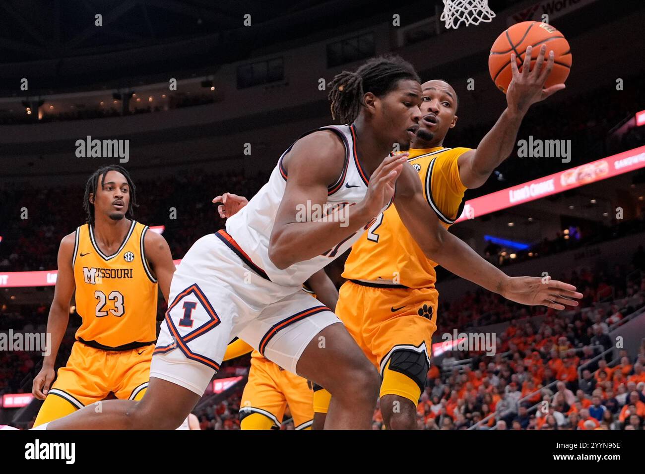 Missouri's Tamar Bates, right, and Illinois' Morez Johnson Jr. chase a ...
