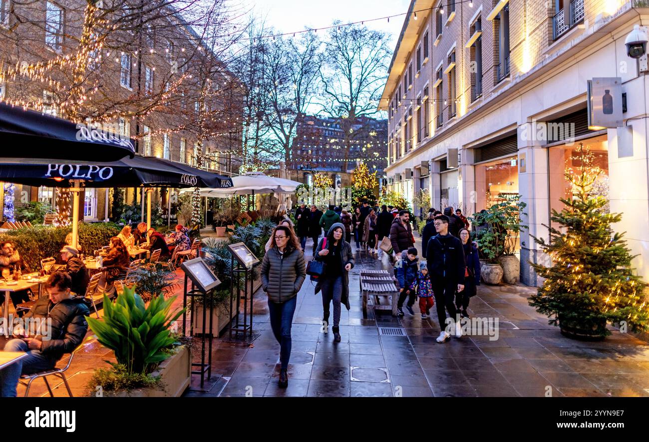 Duke of York Square At Christmas Chelsea London UK Stock Photo - Alamy