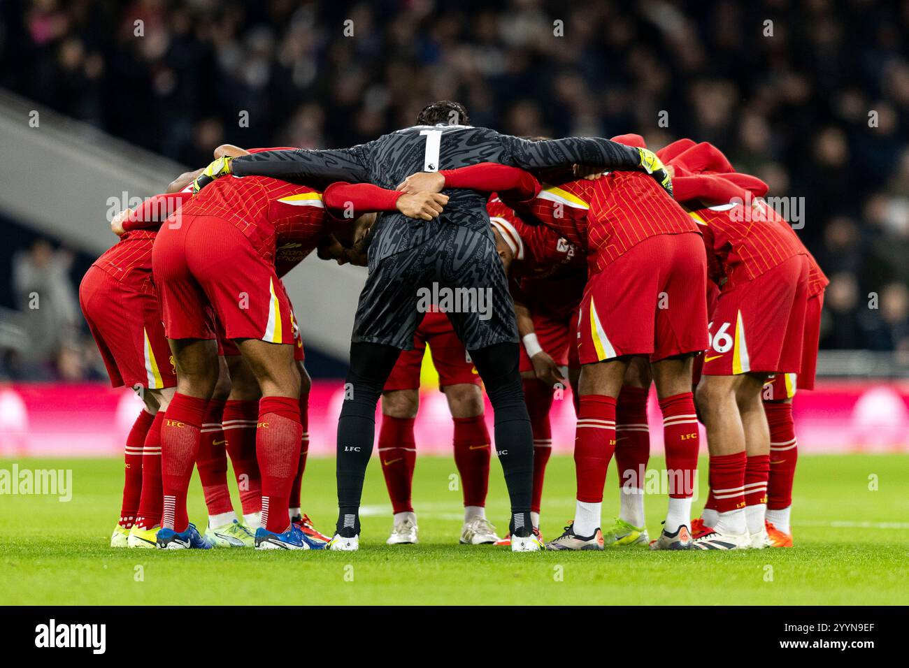 London, UK. 22nd Dec, 2024. Liverpool FC players huddle ahead of kick ...