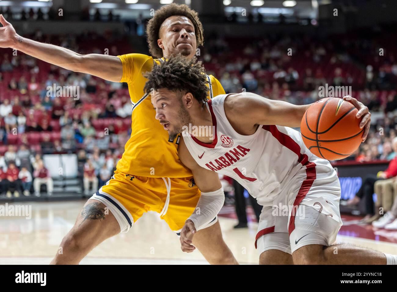 Alabama guard Mark Sears (1) works against Kent State guard Jalen ...
