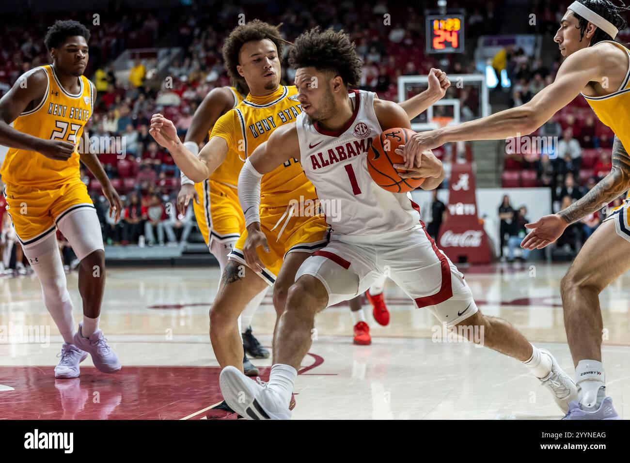 Alabama guard Mark Sears (1) works against Kent State guard Jalen ...