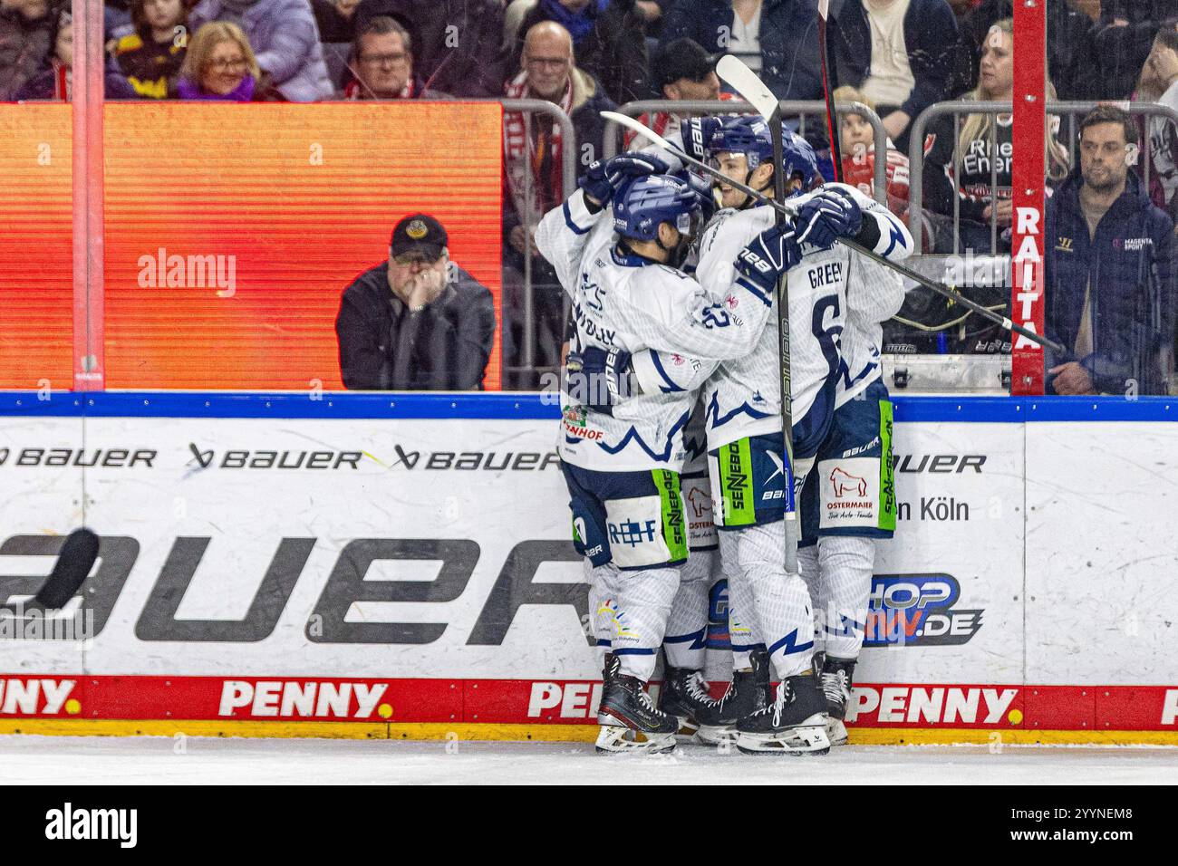 Michael Connolly (Straubing Tigers, #22), Travis St. Denis (Straubing ...