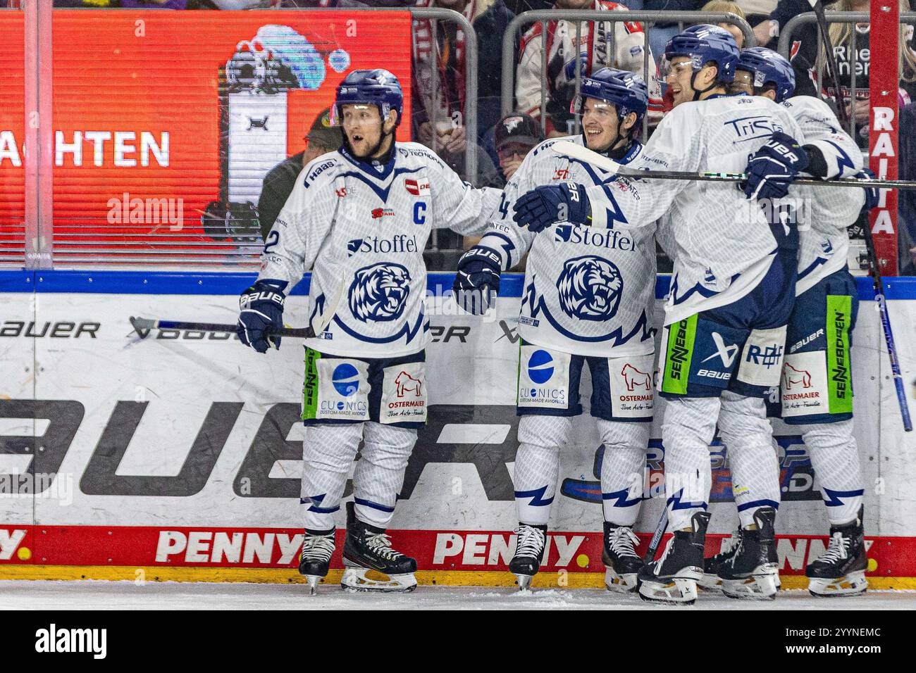 Michael Connolly (Straubing Tigers, #22), Travis St. Denis (Straubing ...