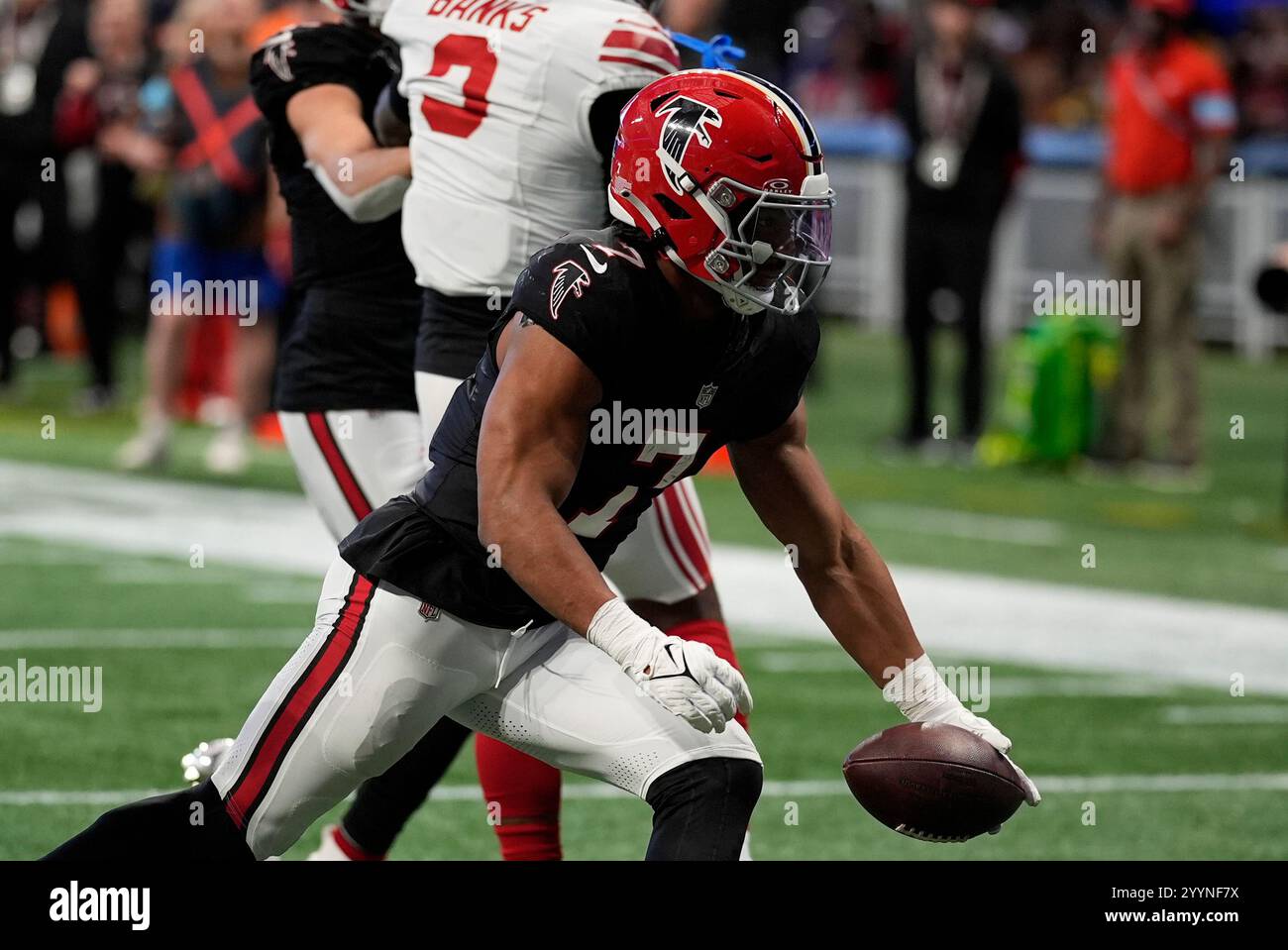 Atlanta Falcons running back Bijan Robinson (7) runs in for a touchdown ...