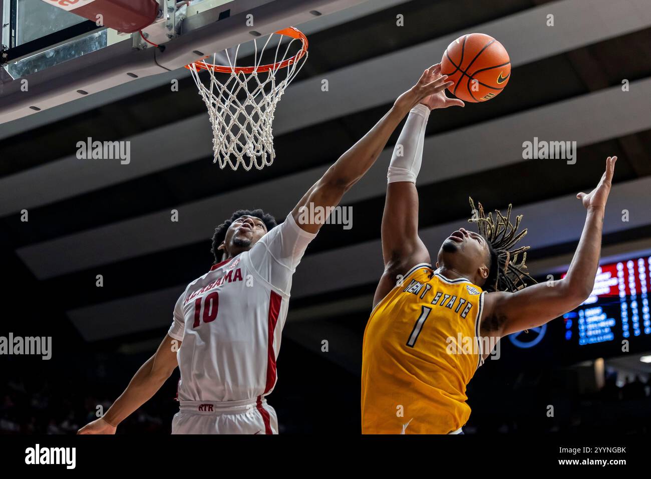 Alabama forward Mouhamed Dioubate (10) and Kent State forward ...