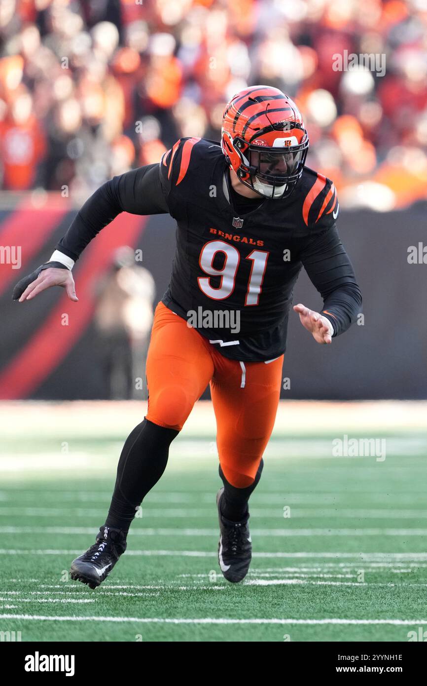 Cincinnati Bengals defensive end Trey Hendrickson rushes the pass ...