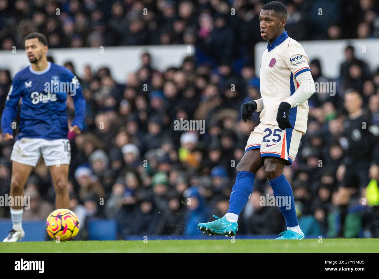 Moises Caicedo #25 during the Premier League match between Everton and ...