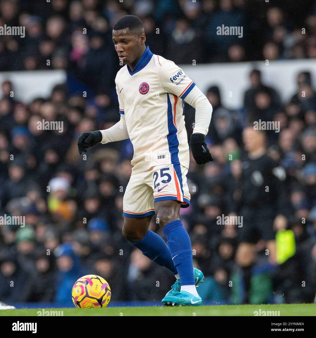Moises Caicedo #25 during the Premier League match between Everton and ...