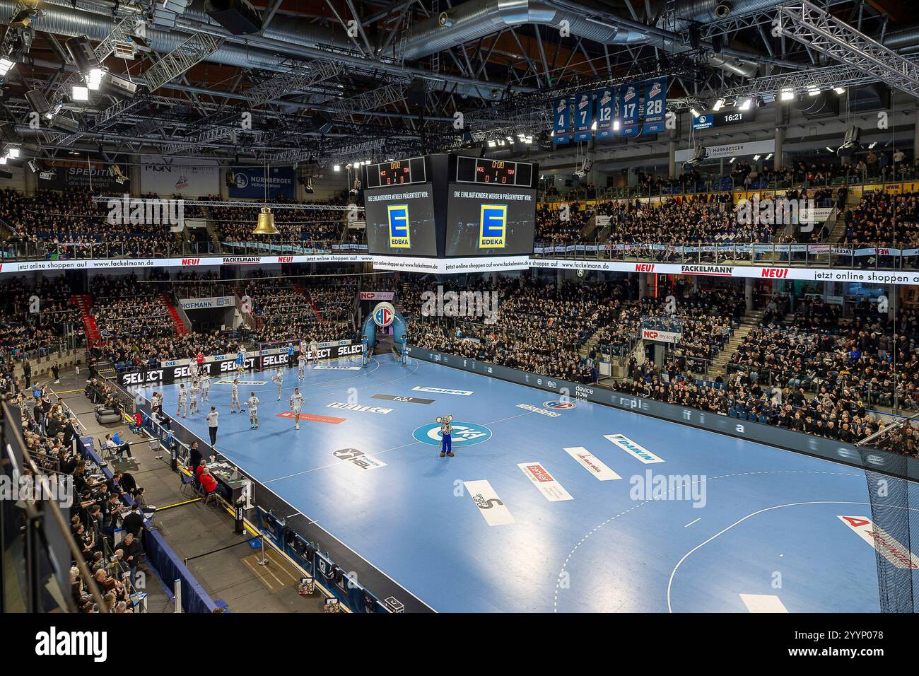 Nuernberg, Deutschland. 22nd Dec, 2024. Ausverkaufte Halle in Nürnberg. HC Erlangen vs. TBV ...