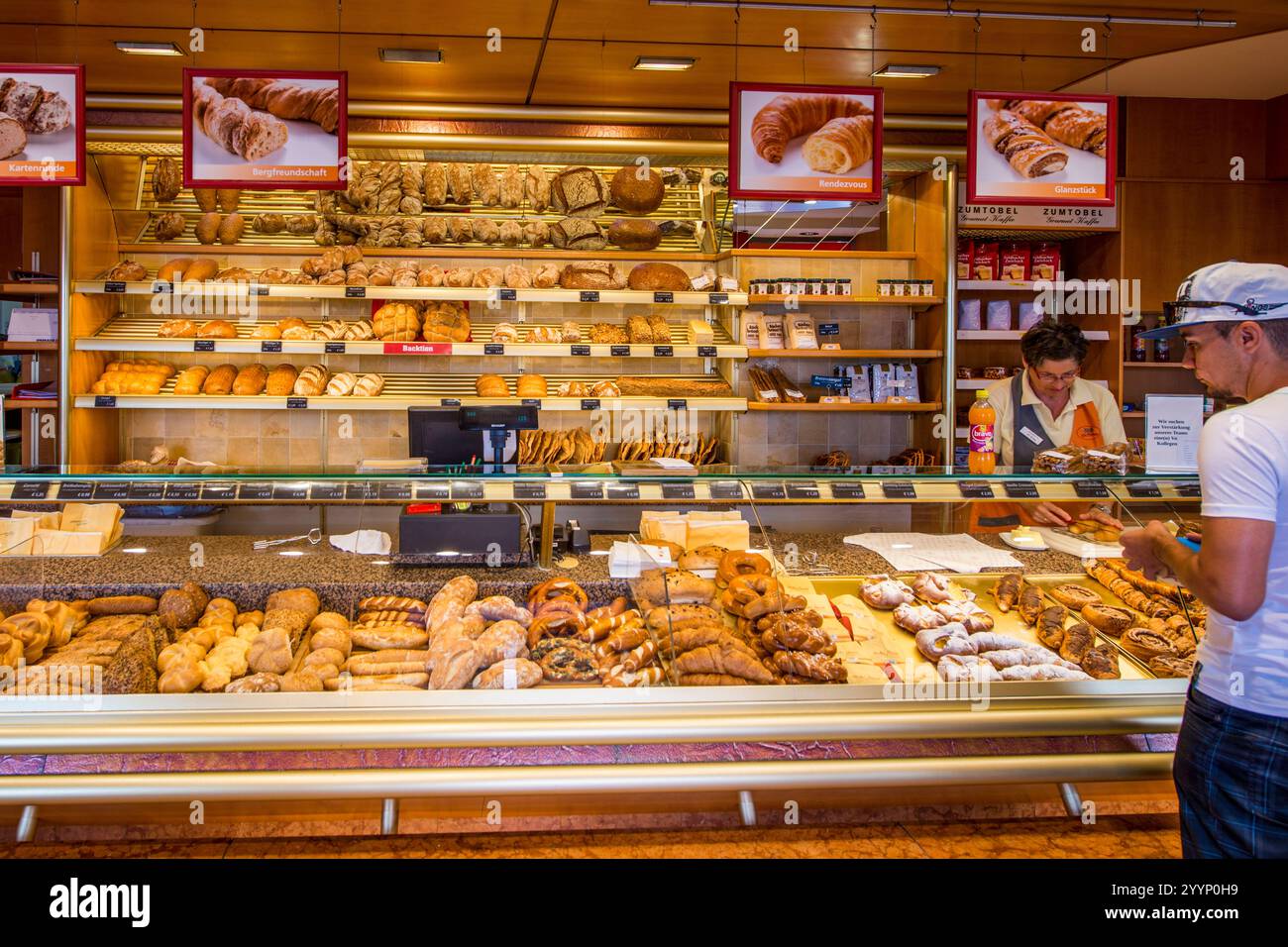 Pasteries & bread in bakery, Old Town, Innsbruck, Tyrol, Austria Stock ...