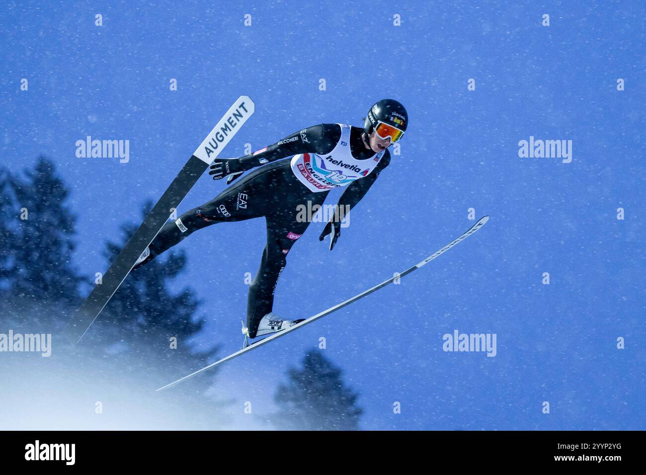 INSAM Alex (Italien) im Schneetreiben, SUI, FIS Viessmsann Skisprung ...