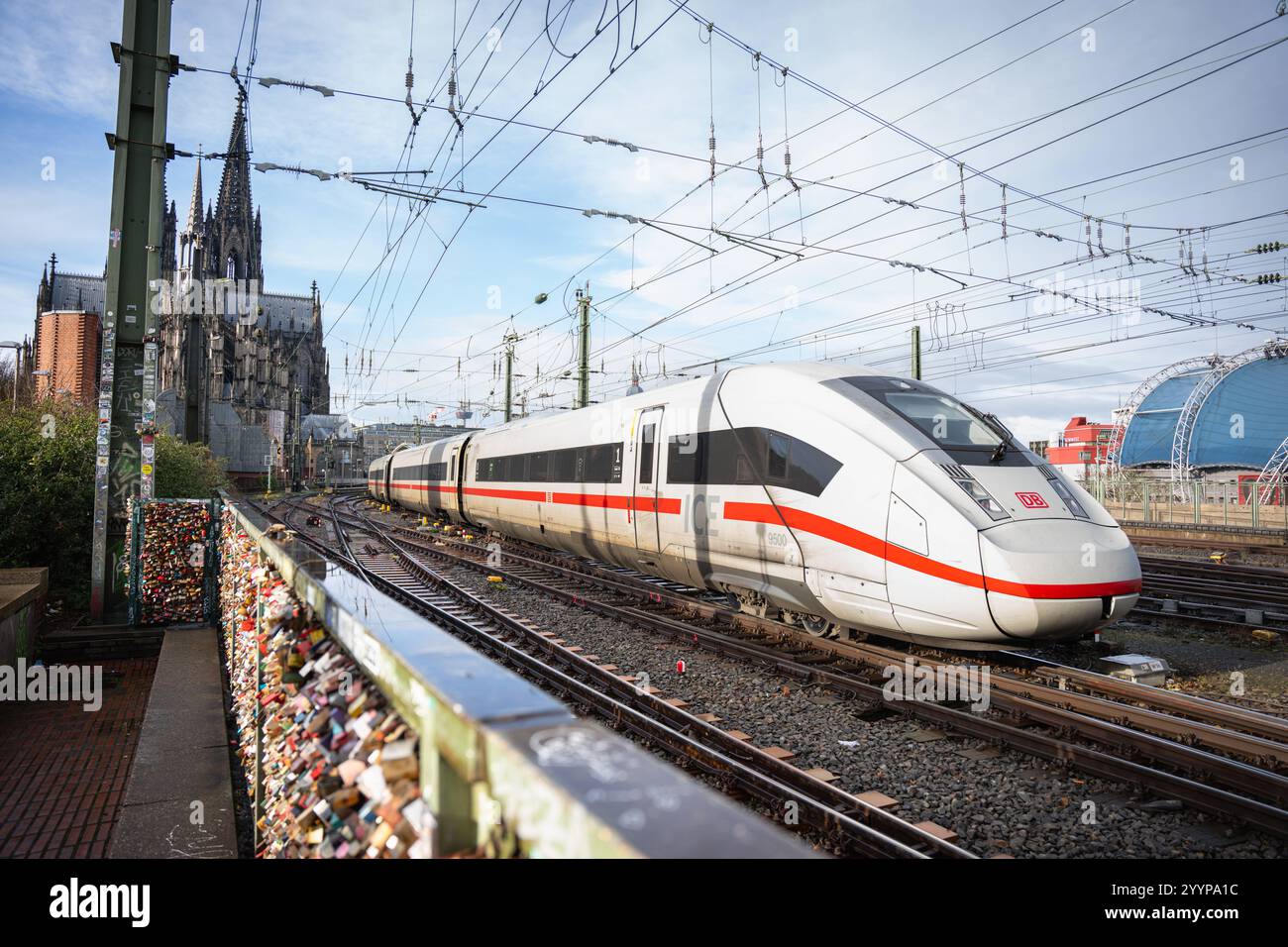 Bahngleise, ICE, Bahnhof, Oberleitungen, Köln, Haupt-bahnhof, Verkehr ...