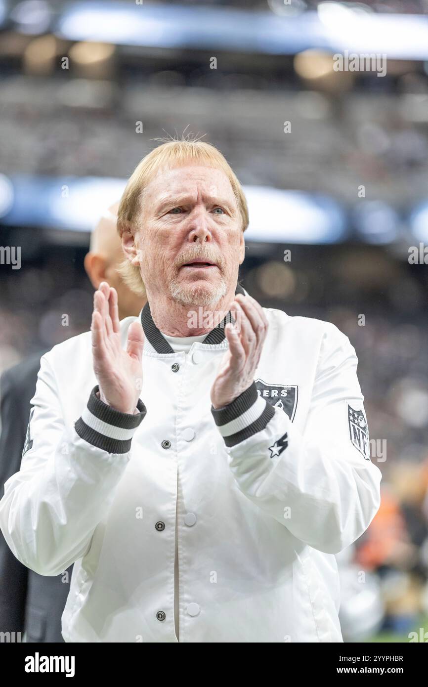 Las Vegas Raiders owner Mark Davis exits the field after the Raiders ...